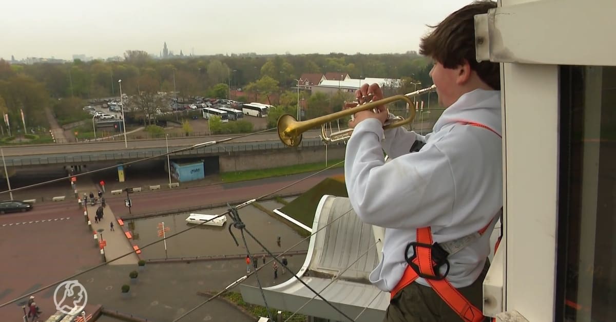 13-jarige Otis mag bij hoge uitzondering taptoe spelen op 4 mei: 'Hopen ...