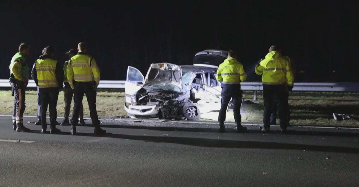 Spookrijder raakt zwaargewond bij ongeluk op A6, rijbaan afgesloten | Hart van Nederland