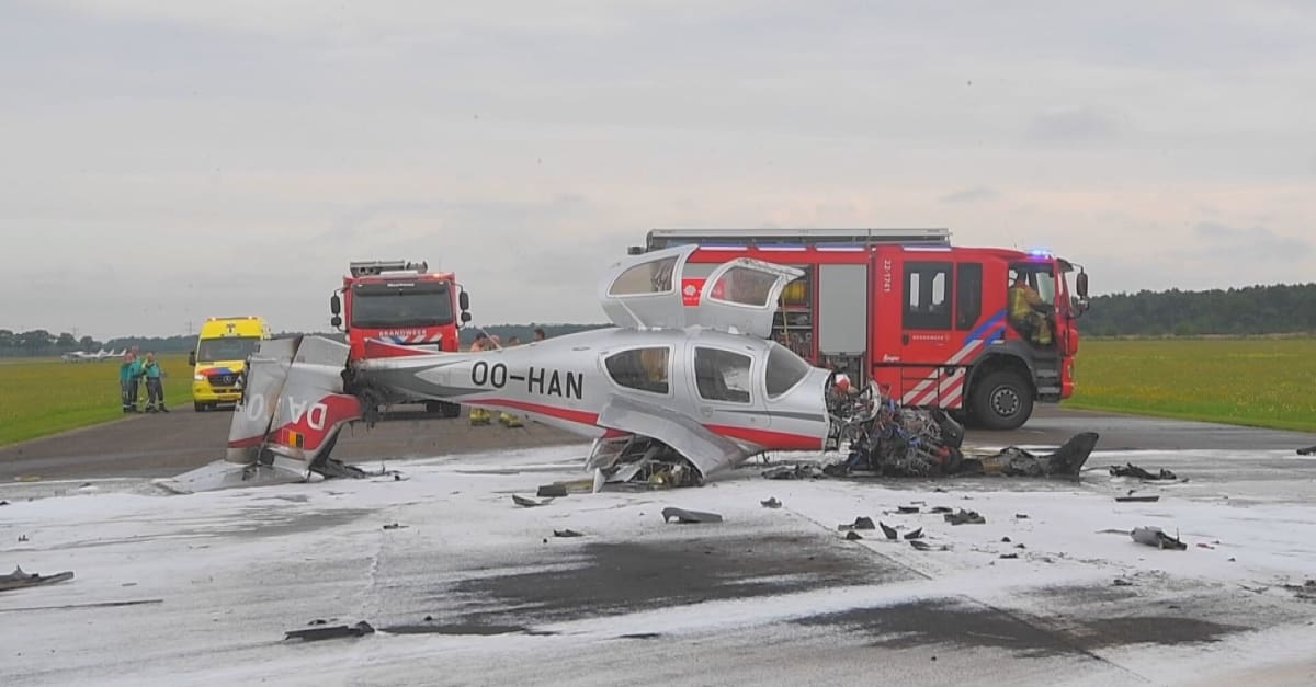 Vliegtuigje vliegt in brand na crash op luchthaven Budel | Hart van ...