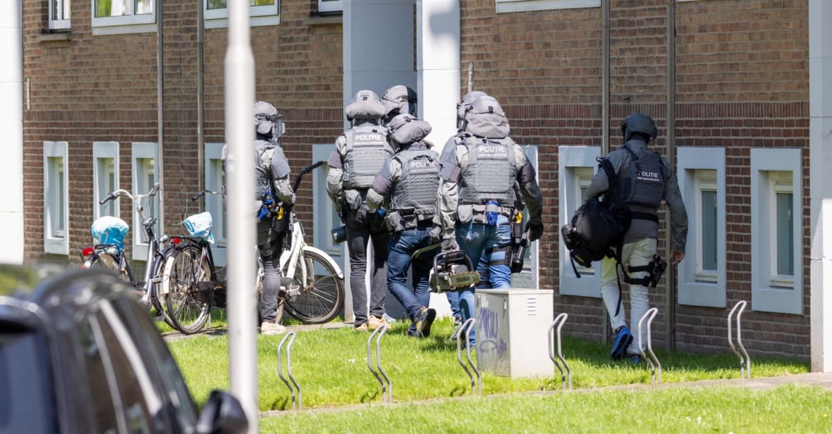 Man (33) zwaargewond door schietincident Leeuwarden, verdachte meldt ...