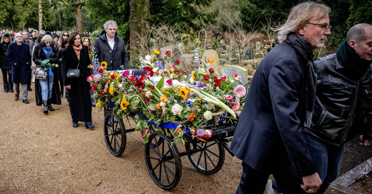 Familie en vrienden nemen afscheid van Manuëla Kemp | Hart van Nederland
