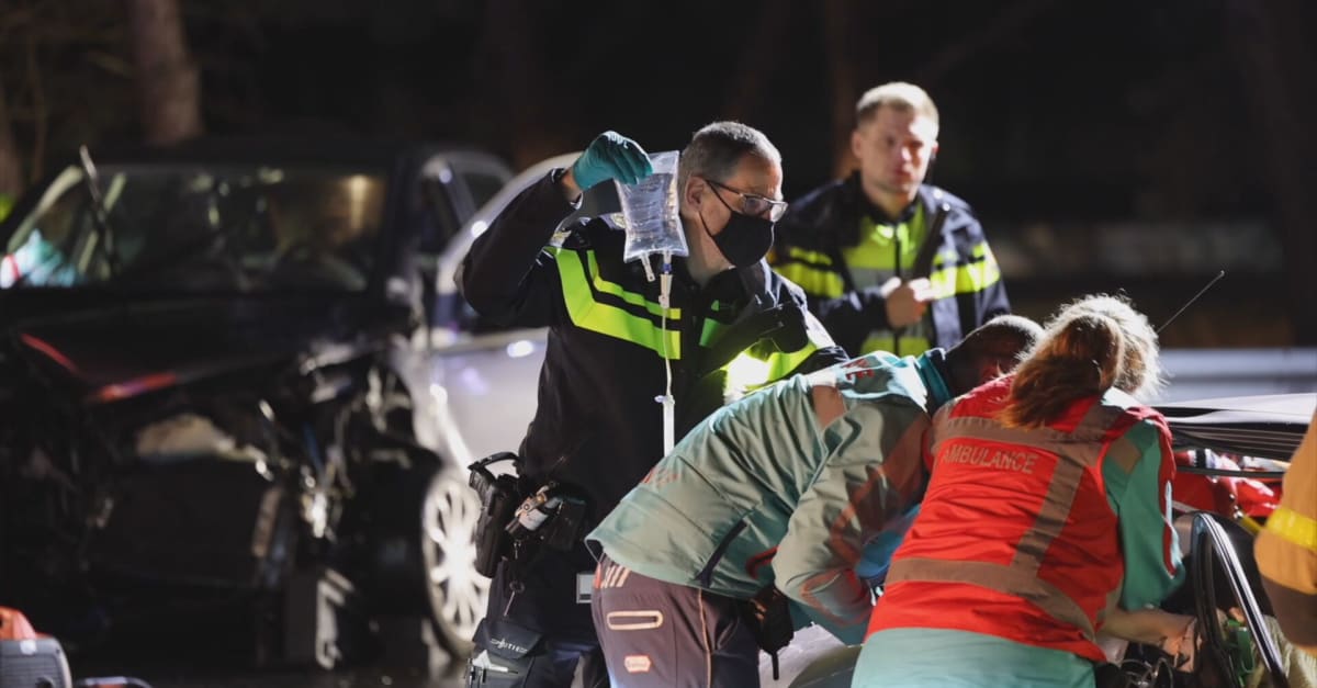 Meerdere gewonden nadat spookrijder ernstig ongeluk veroorzaakt op A28 | Hart van Nederland