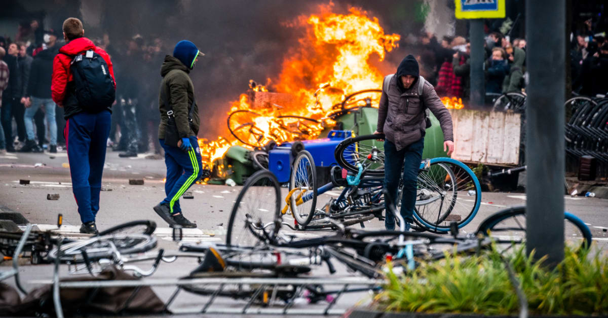 Wat dekt de verzekering als relschoppers jouw spullen vernielen? | Hart ...