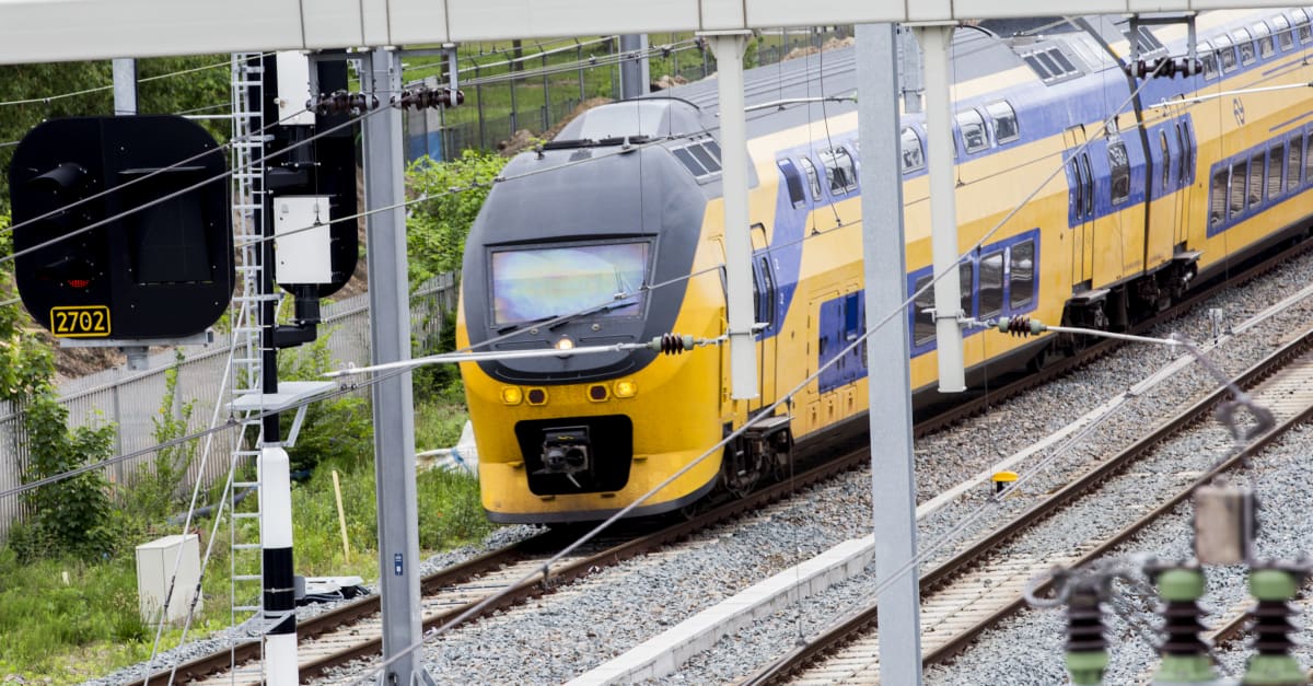 ProRail is helemaal klaar met spoorlopers: het is een flinke kostenpost ...