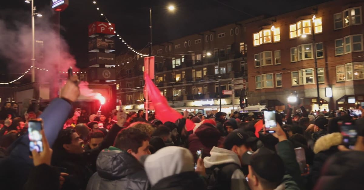 Moskeeën in Amsterdam roepen op: stop met rellen, wordt voor iedereen ...