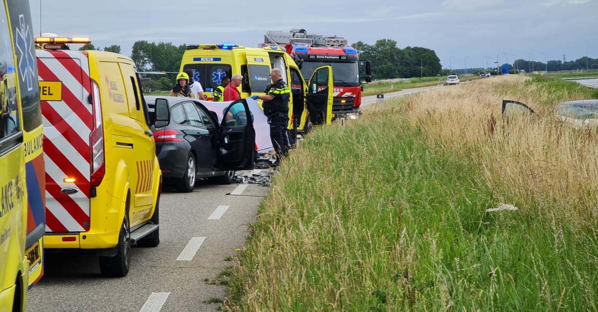 Twee doden en drie gewonden na frontale botsing bij 't Zand | Hart van Nederland
