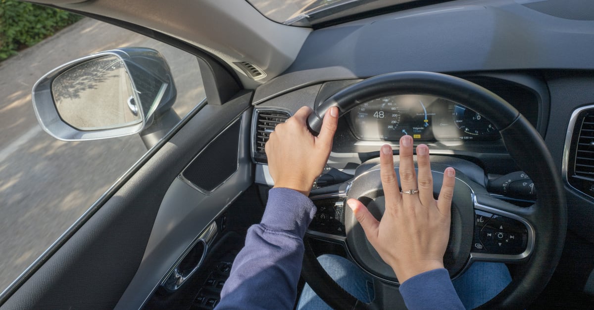 Grootste ergernissen in het verkeer: bumperklevers, snelheidsduivels en ...