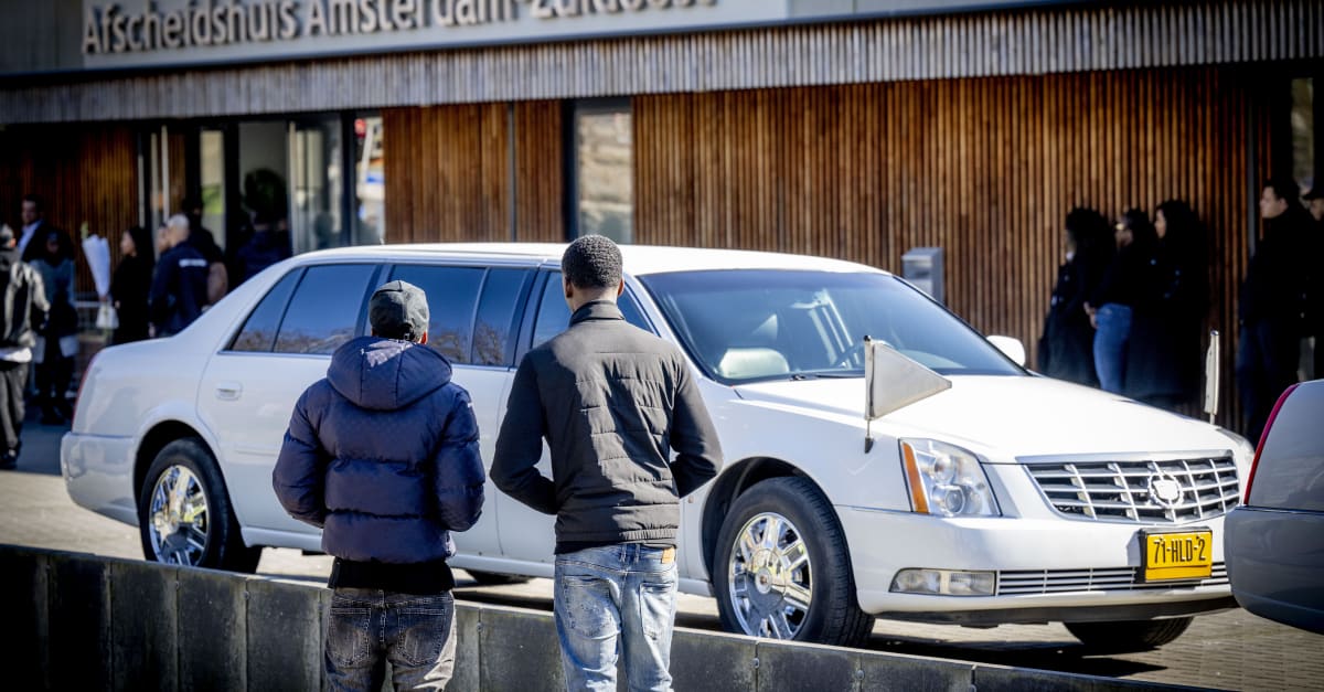 Uit voorzorg veel politie aanwezig bij uitvaart rapper Bigidagoe | Hart ...