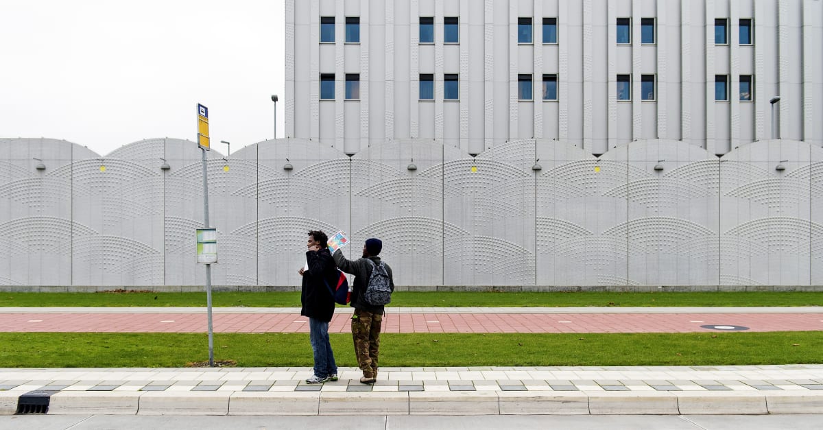 Opsluiten asielzoeker in detentiecentrum Schiphol mag niet, lijkt te ...