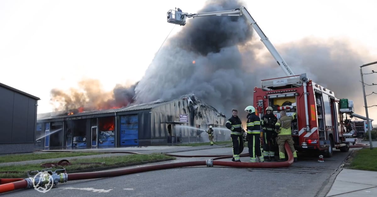 Grote brand in loods Franeker, NL-Alert uitgegeven wegens rookoverlast ...