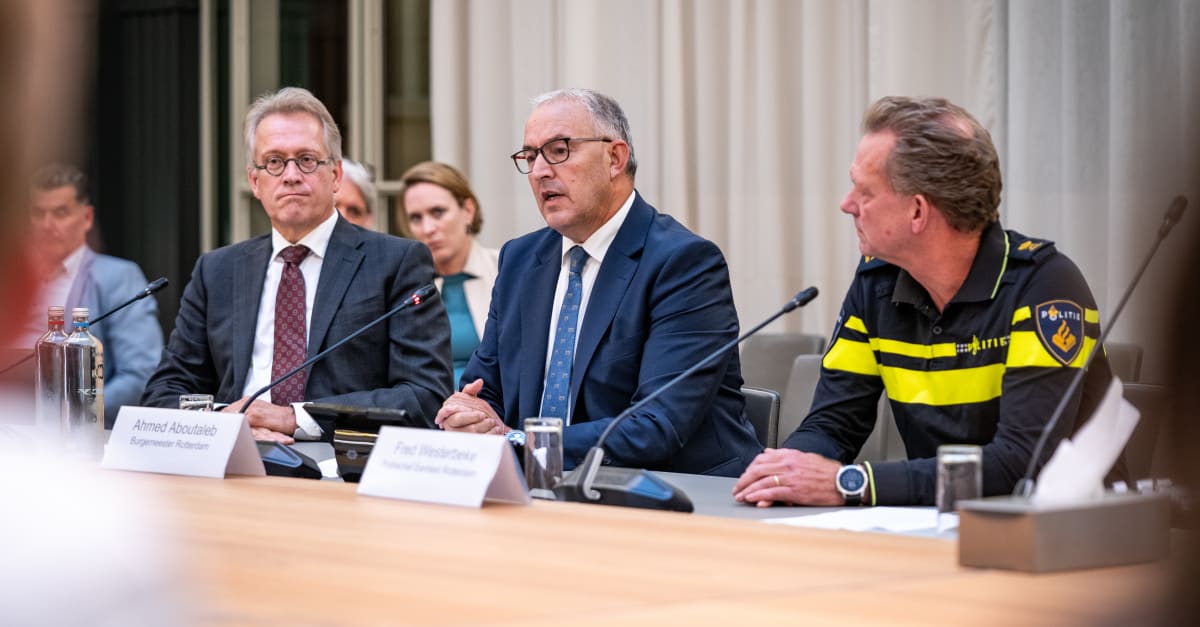 KIJK TERUG: Persconferentie over schietincidenten Rotterdam | Hart van Nederland