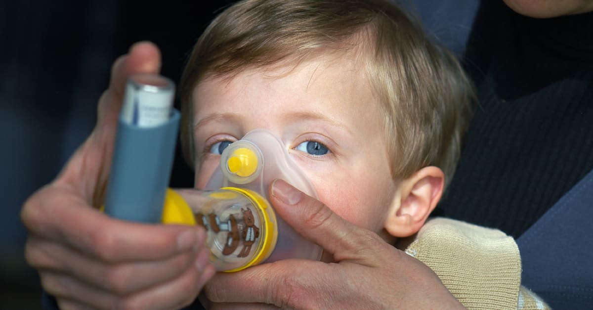 Bijwerkingencentrum waarschuwt: pas op met deze inhalator als je astma ...