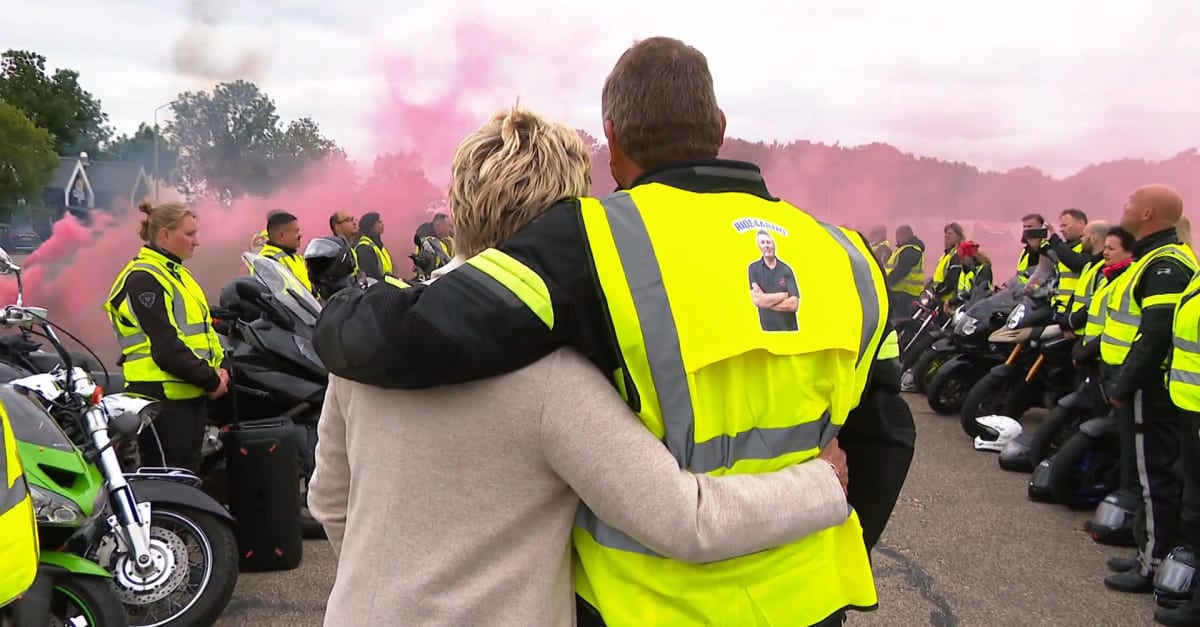 Ruim honderd motoren rijden mee in herdenkingsstoet voor doodgereden ...