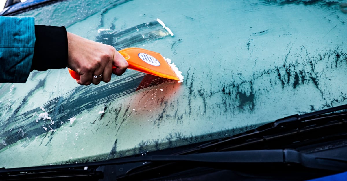 Zo ontdooi je snel en veilig je autoruiten | Hart van Nederland