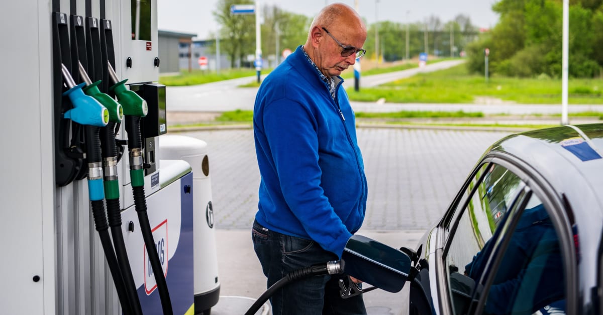 Mogelijk blijft er toch nog korting aan de pomp | Hart van Nederland