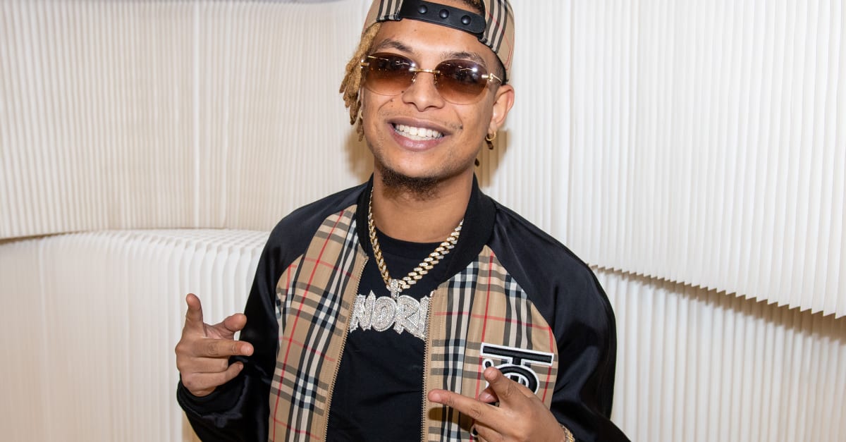 Rapper Ronnie Flex herhaalt uitspraken Akwasi over Zwarte Piet en zorgt ...