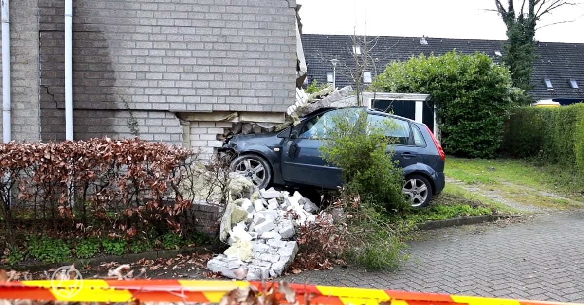 Auto rijdt huis met Oekraïense vluchtelingen binnen, één gewonde | Hart ...
