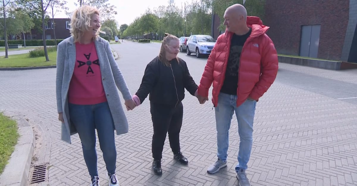 Gehandicapte Jill mag na weken eindelijk haar ouders weer zien: 'Ze was ...
