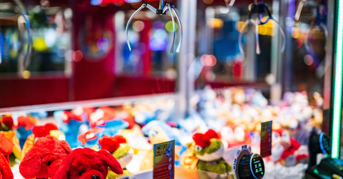 Met deze truc heb je altijd prijs bij de grijpmachine op de kermis ...