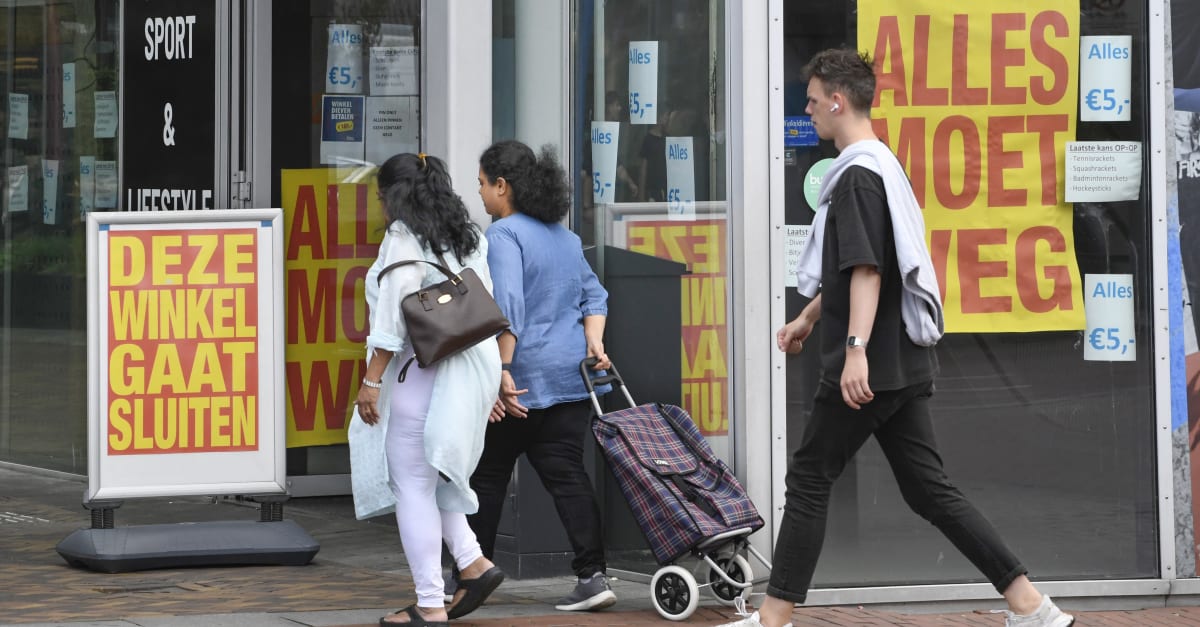 Nederlandse economie krimpt en belandt officieel in recessie | Hart van Nederland