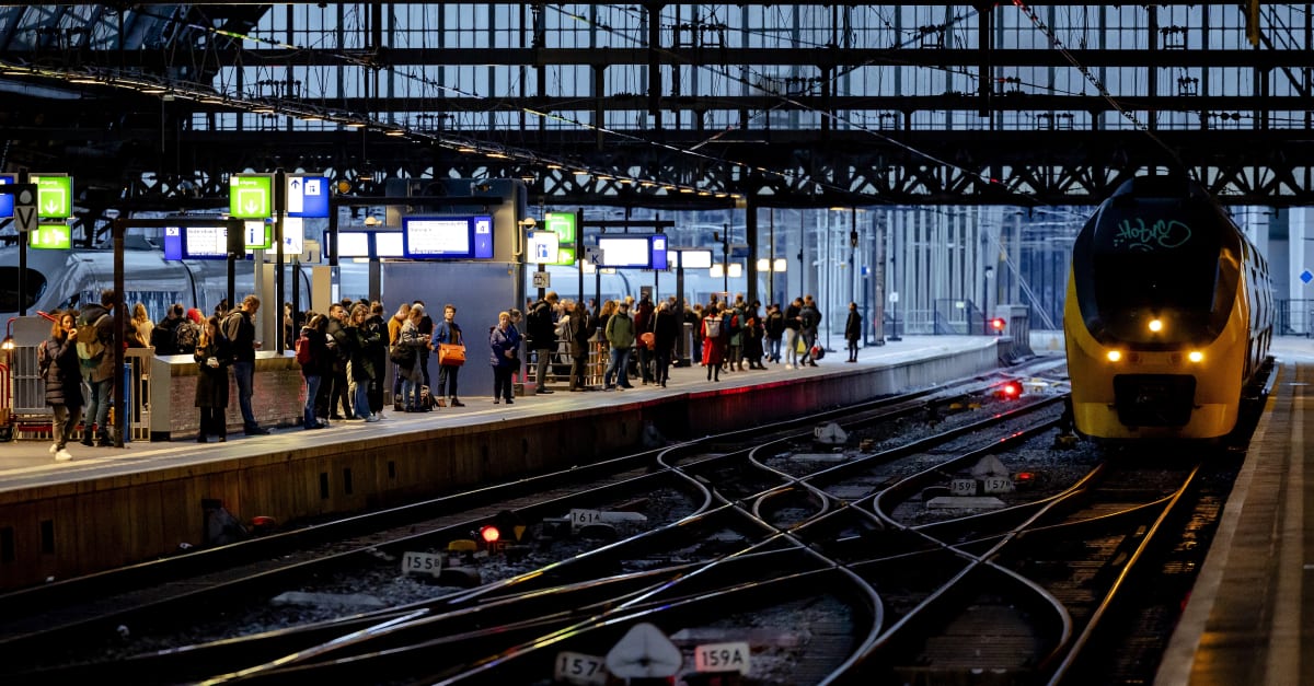 ProRail: storing verholpen, treinen rond Amsterdam rijden weer | Hart ...