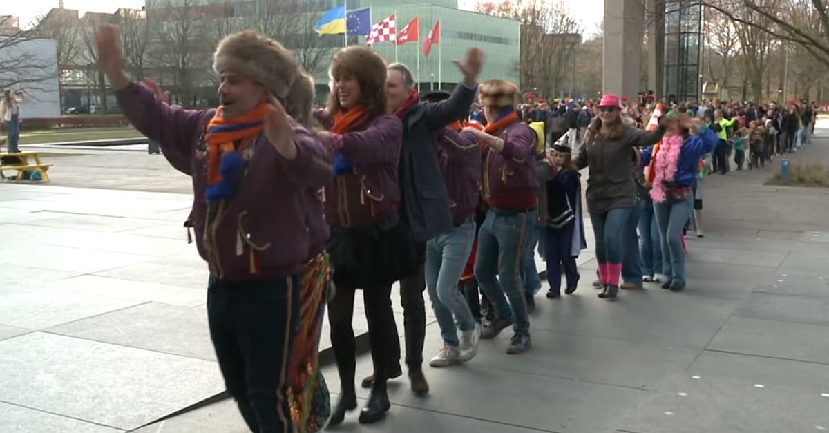 ZIEN: lukt het de langste polonaise ter wereld te lopen in Eindhoven ...