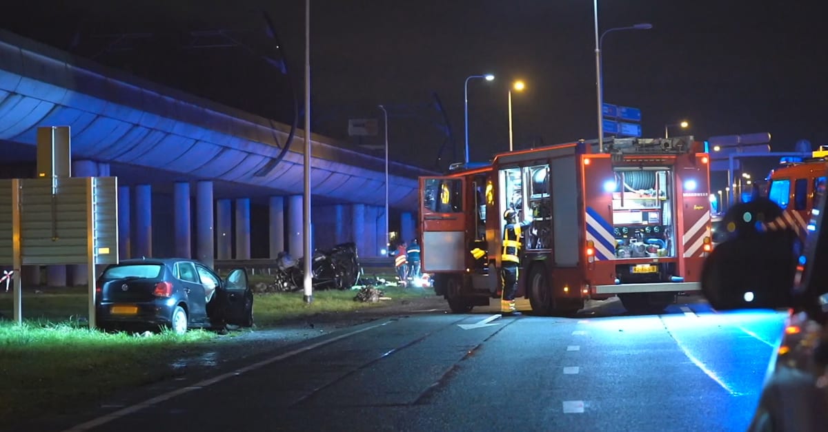 Meerdere doden bij ernstig ongeluk Rotterdam, een persoon zwaargewond afgevoerd | Hart van Nederland