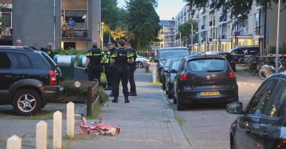 Zwaargewonde man gevonden op straat in Katwijk, politie zoekt getuigen | Hart van Nederland