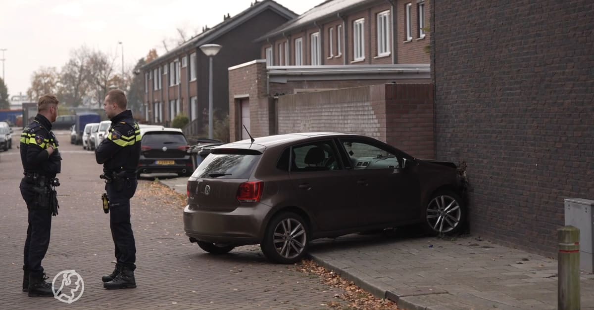 Minderjarige ramt woning in de straat met auto van ouders | Hart van ...
