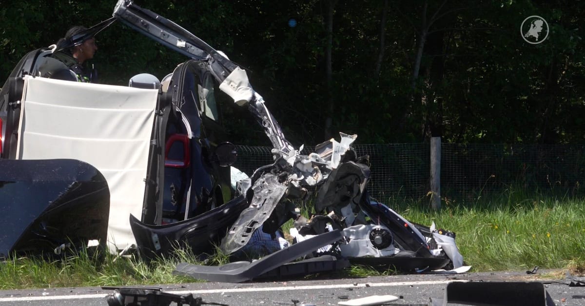 Vrouw (76) en man (79) uit Assen overleden bij frontale botsing bij Annen | Hart van Nederland