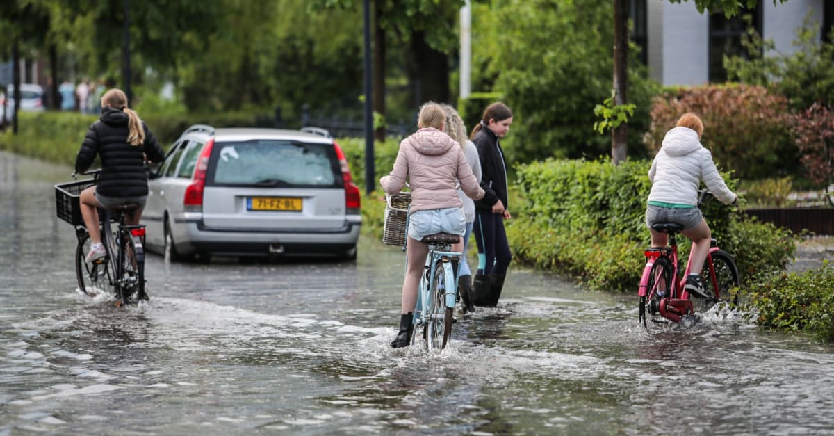 Windstoten, wateroverlast en hagel: KNMI geeft code geel af voor zaterdagavond | Hart van Nederland