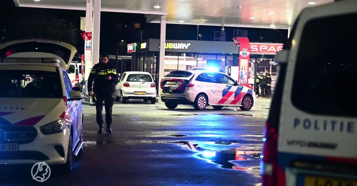 Graf van rapper Boechi vernield: 'Heel stuk van grafsteen afgebroken ...