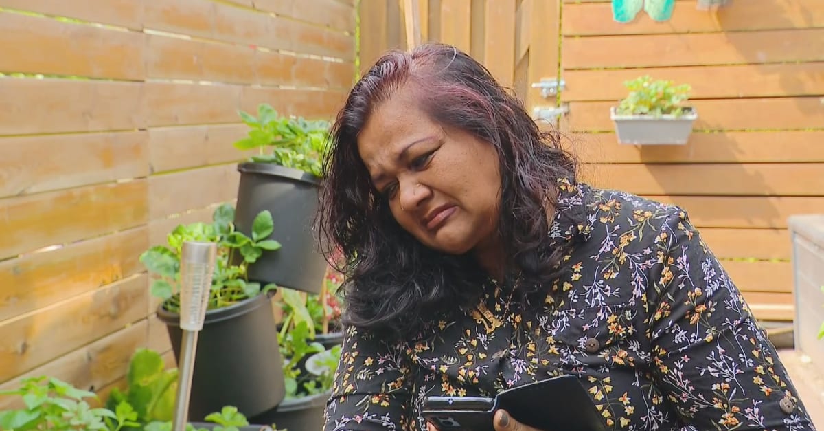 Moeder doodgestoken Sumanta Bansi hevig geëmotioneerd na strafeis: 'Te ...