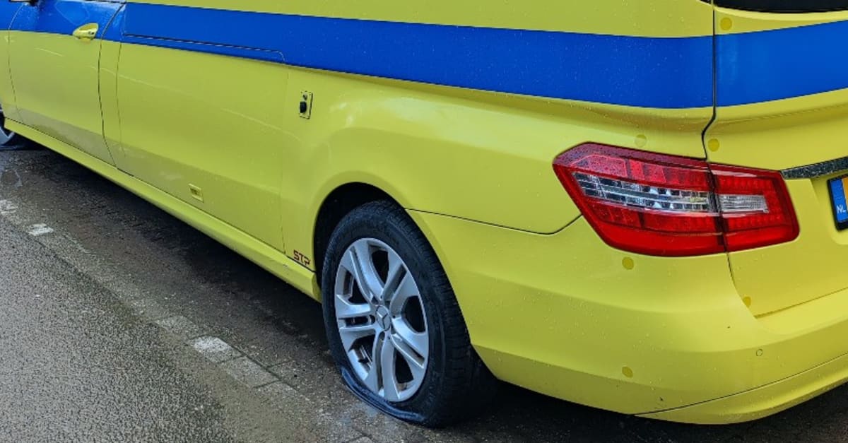 Banden voertuig Dierenambulance lekgestoken tijdens jaarwisseling ...