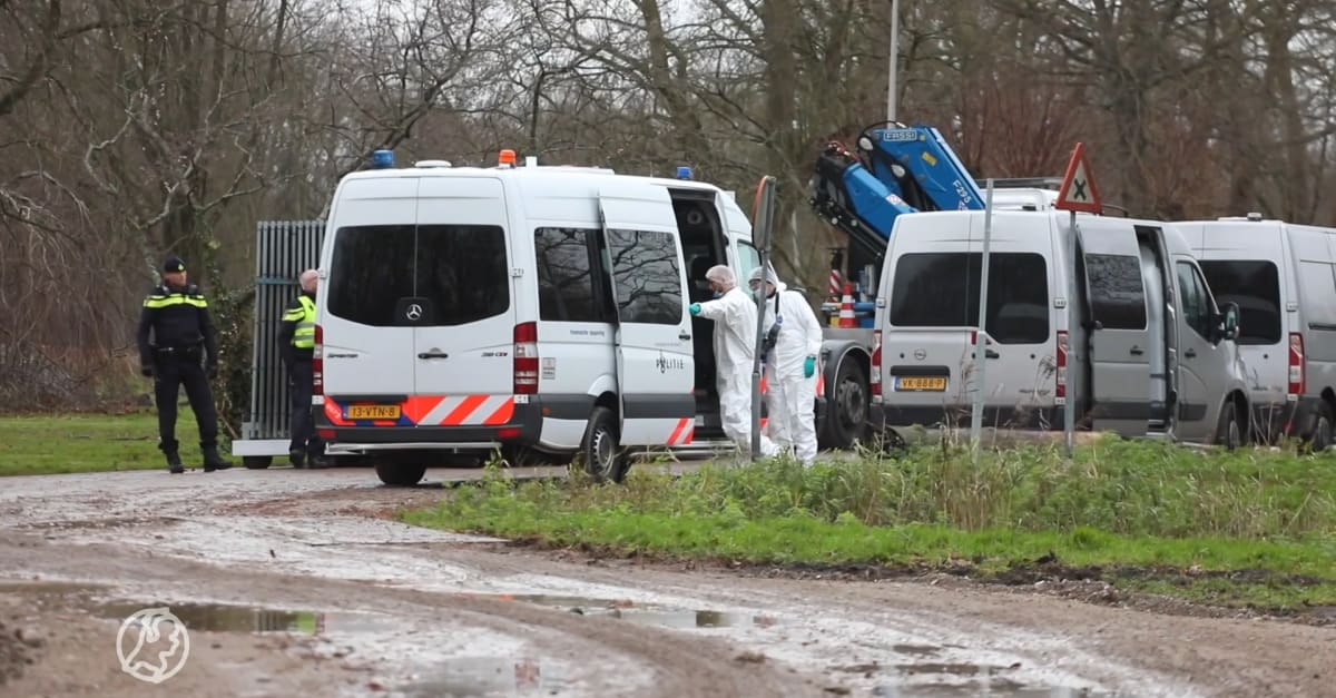 Groot rechercheteam onderzoekt dode in park Leidschendam, politie vermoedt misdrijf | Hart van ...