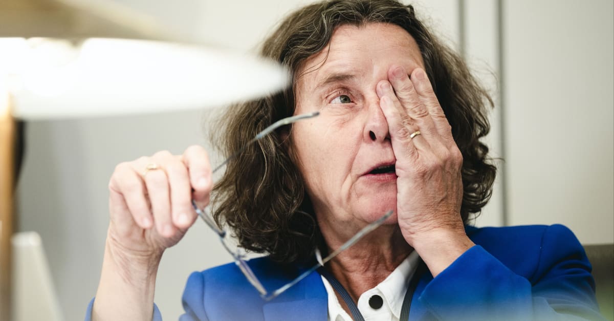 Faber moet stoppen met 'terugkeerborden' bij azc's, vindt Kamer | Hart van Nederland