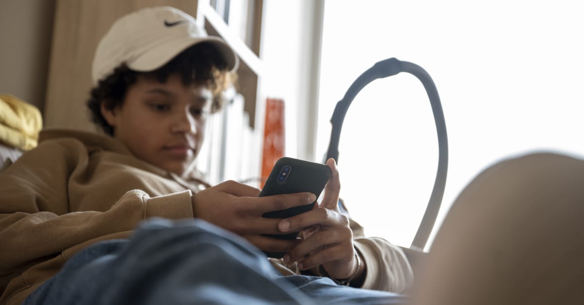 Constant aan je scherm geplakt: hoe herken je een telefoonverslaving ...