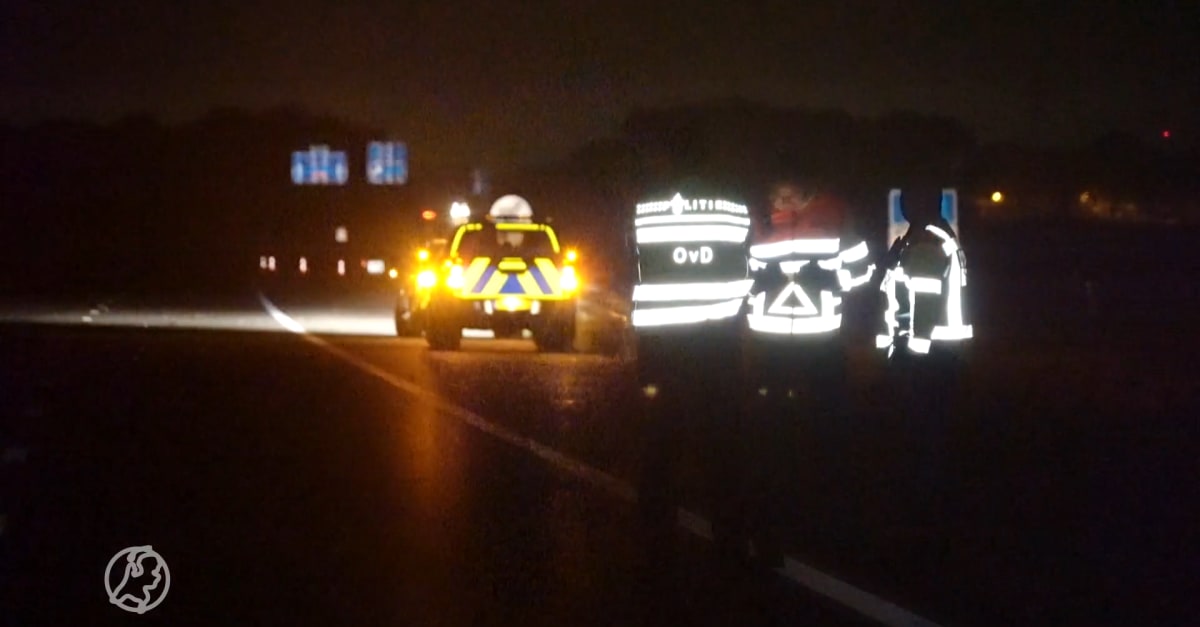 Spookrijder veroorzaakt ongeval op A28 en raakt zelf gewond | Hart van Nederland