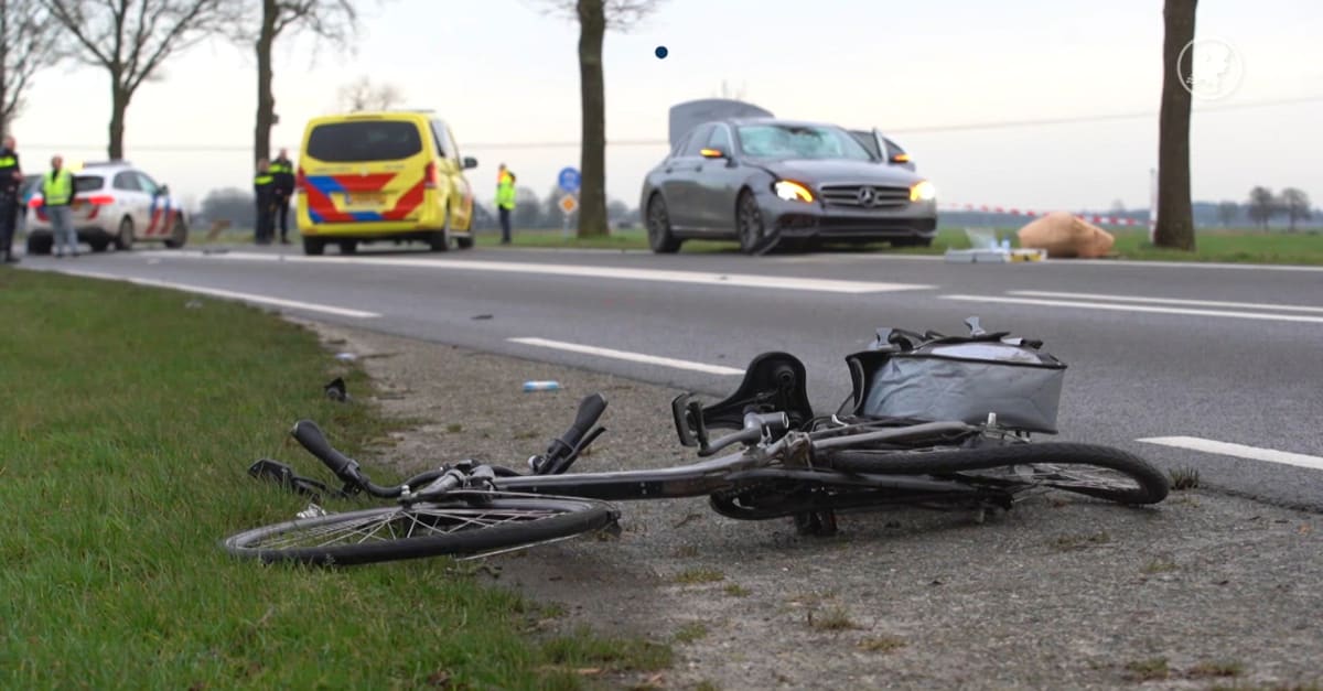Fietser overleden na aanrijding met dienstvoertuig van Marechaussee
