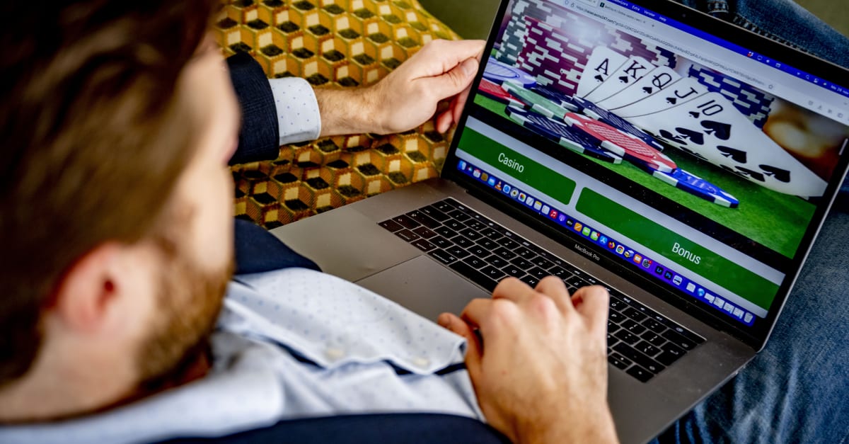 Geestelijke gezondheidszorg wil verbod op reclame online gokken | Hart ...