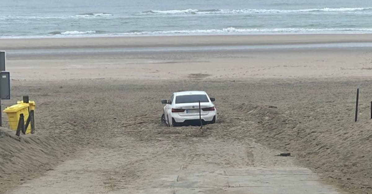 Toerist in BMW rijdt zich vast op strand van Noordwijk | Hart van Nederland