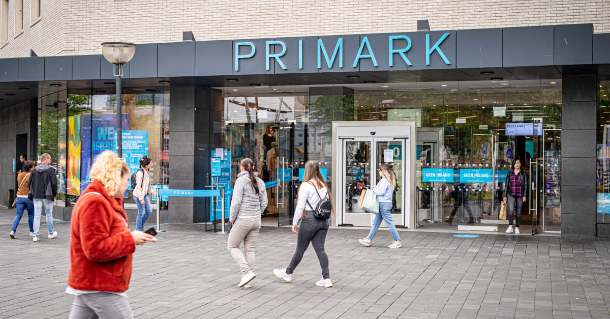 Primark waarschuwt opnieuw voor schadelijke kinderbordjes | Hart van ...