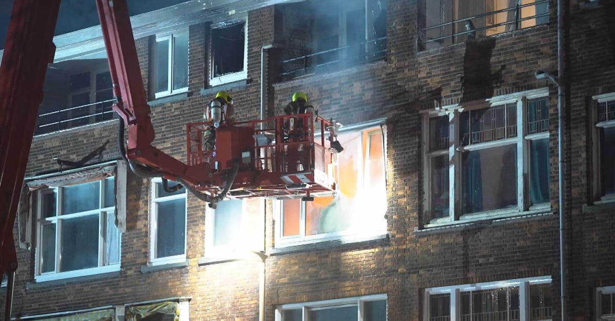 Man steekt eigen woning in brand, meerdere huizen ontruimd | Hart van ...