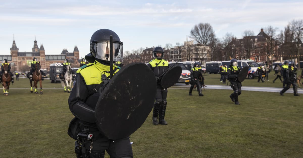 Weken in de cel en taakstraf voor rellen op Museumplein | Hart van ...