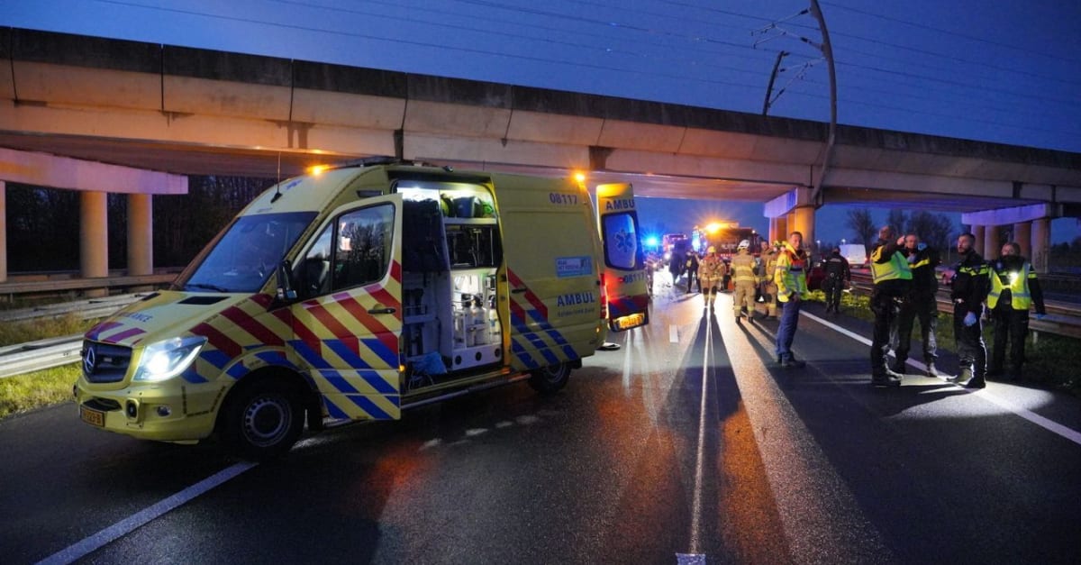 Twee doden bij groot ongeluk op snelweg tussen Arnhem en Nijmegen ...