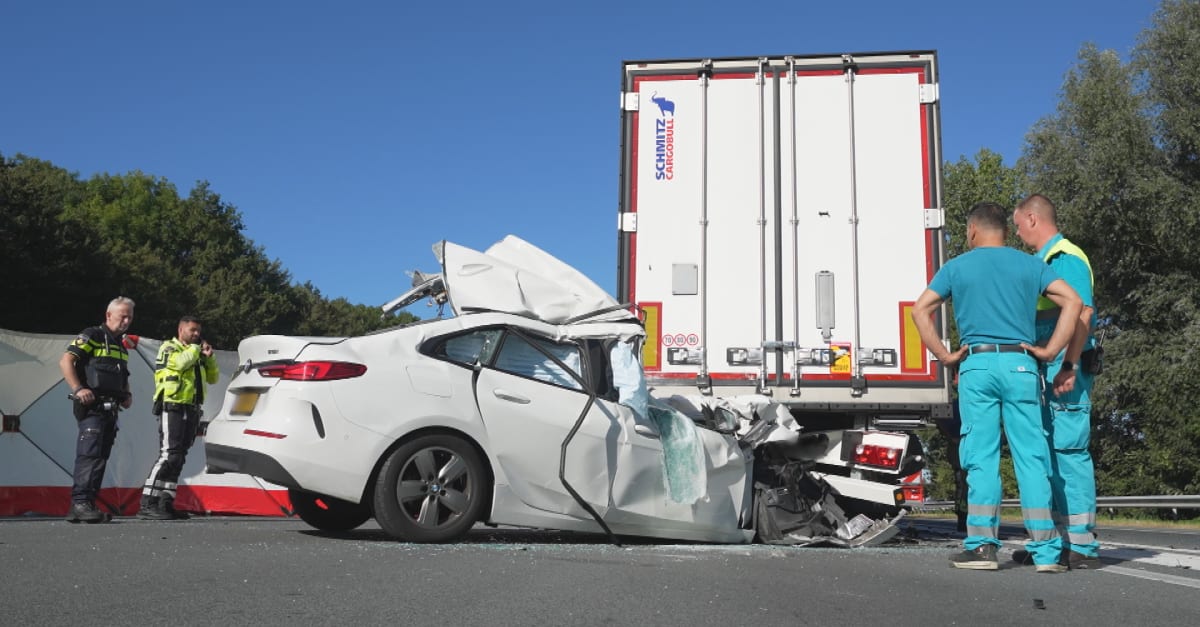 Bestuurster (26) verongelukt op A59 bij Waspik, weg afgesloten | Hart van Nederland
