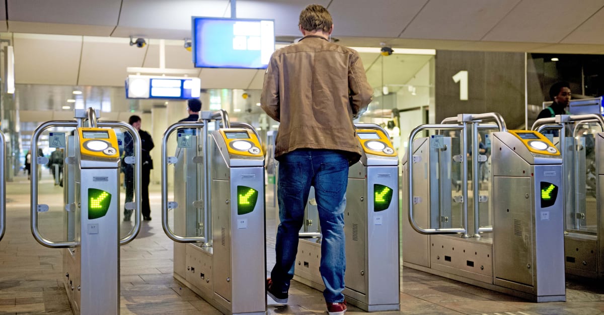 'Boetes voor zwartrijden flink omhoog: vrouwen voelen zich onveilig ...