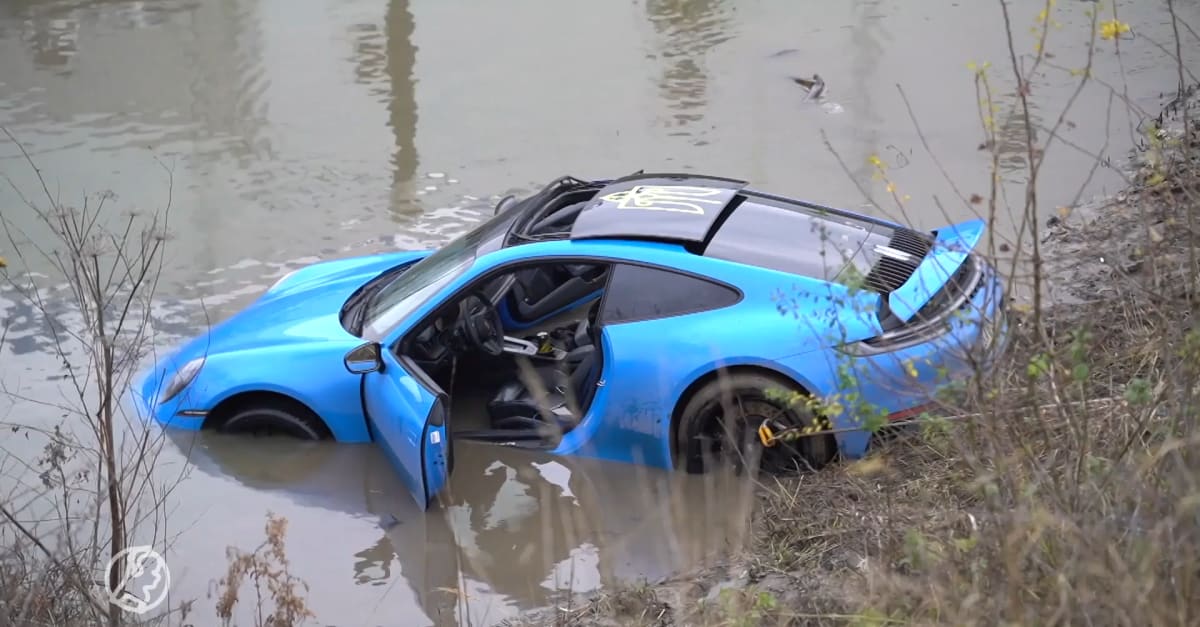 Porsche belandt in het water na ontploffing achter het stuur | Hart van ...