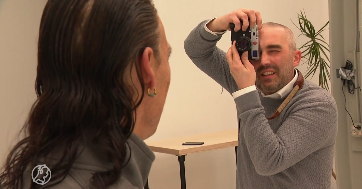 Haagse fotografen brengen ode aan traditionele Haagse mat: 'Mannen met ...