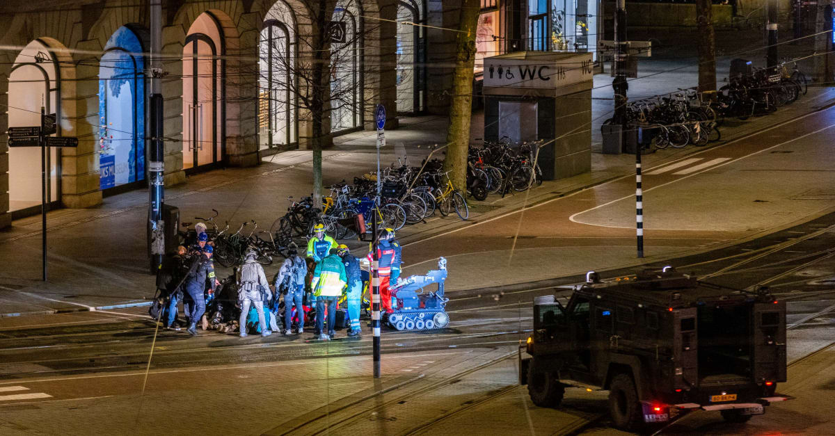 DSI-agent Amsterdam krijgt onderscheiding voor beëindigen gijzeling ...